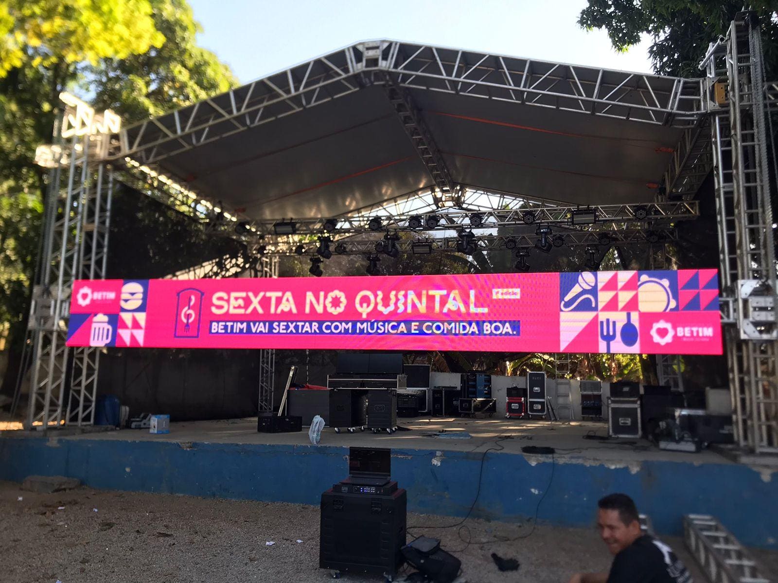 Palco do Sexta no Quintal, em Betim, terá testeira em LED | O Tempo Betim