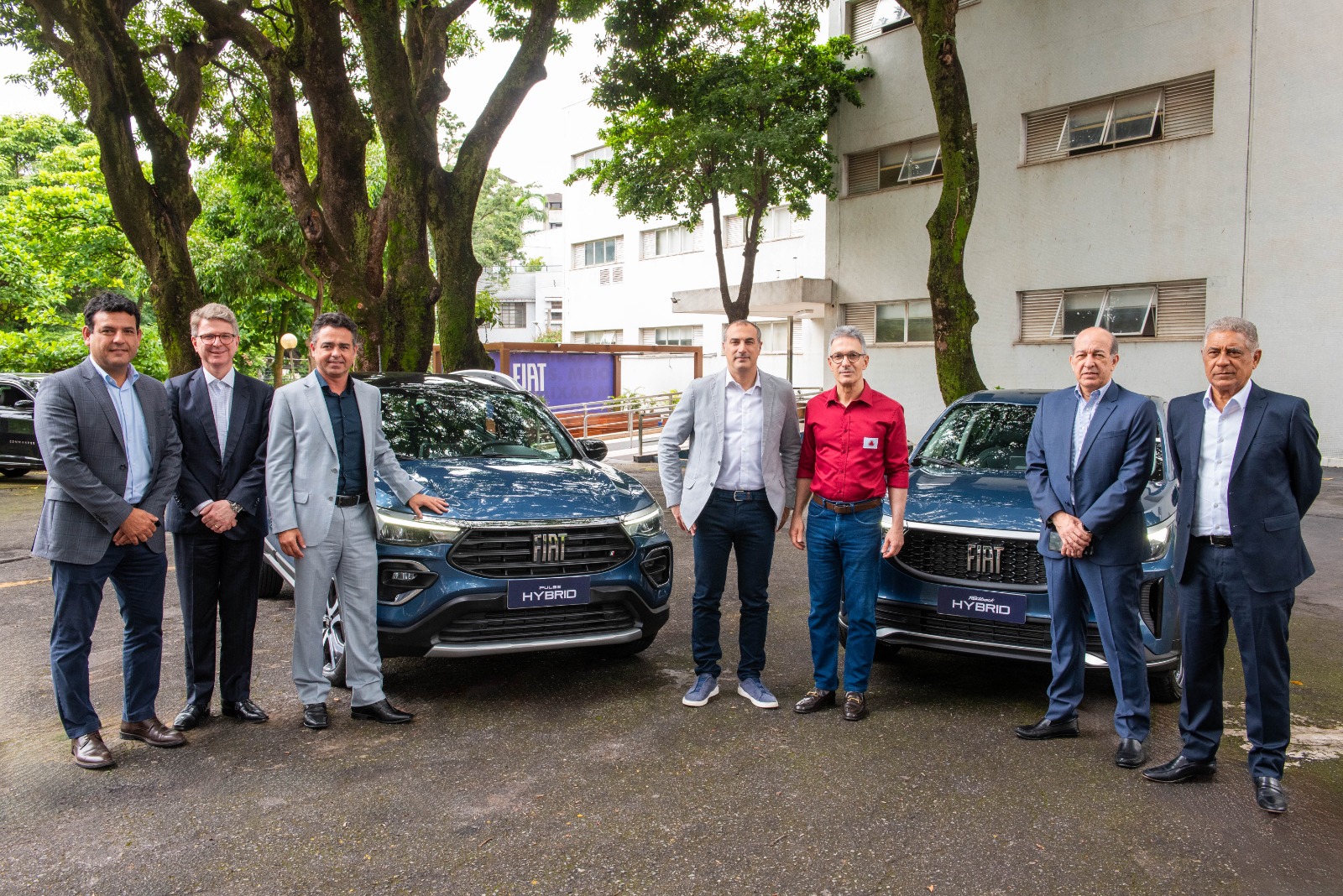 Stellantis apresenta a governador primeiros carros híbridos-flex ...