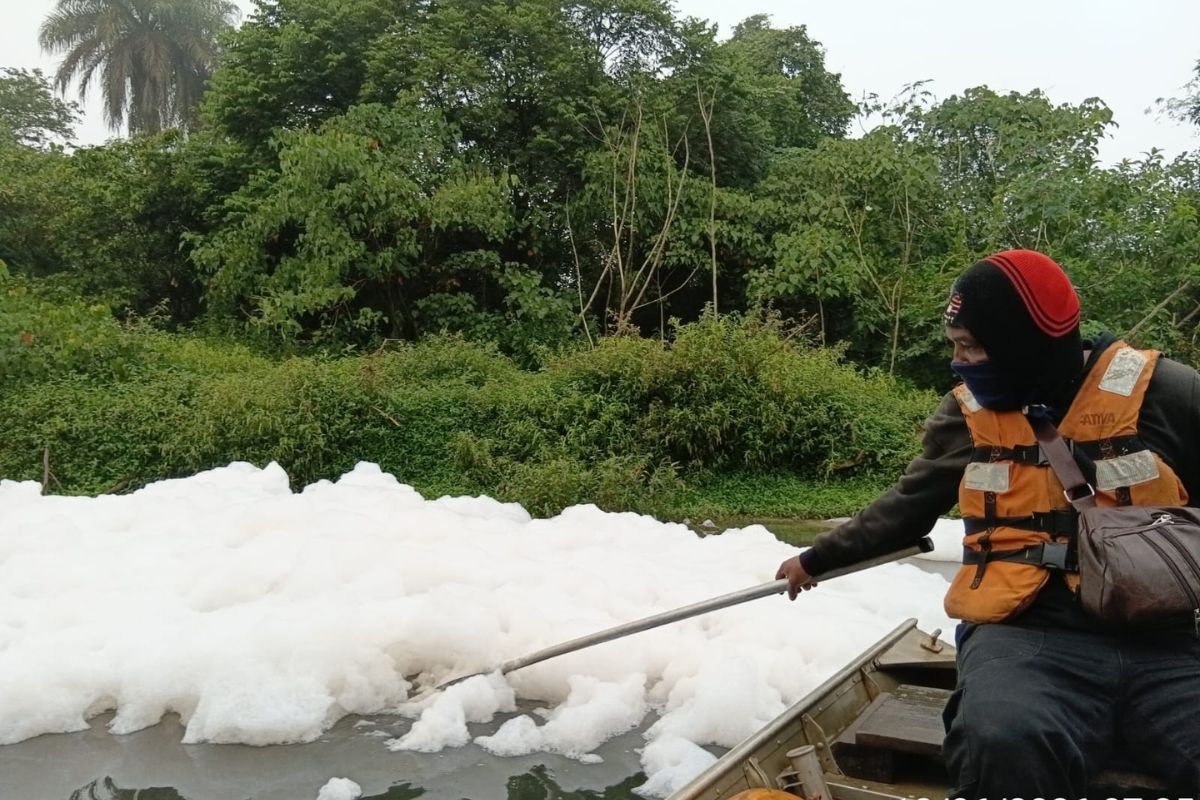 Espuma branca no Rio Paraopeba em Betim | O Tempo Betim