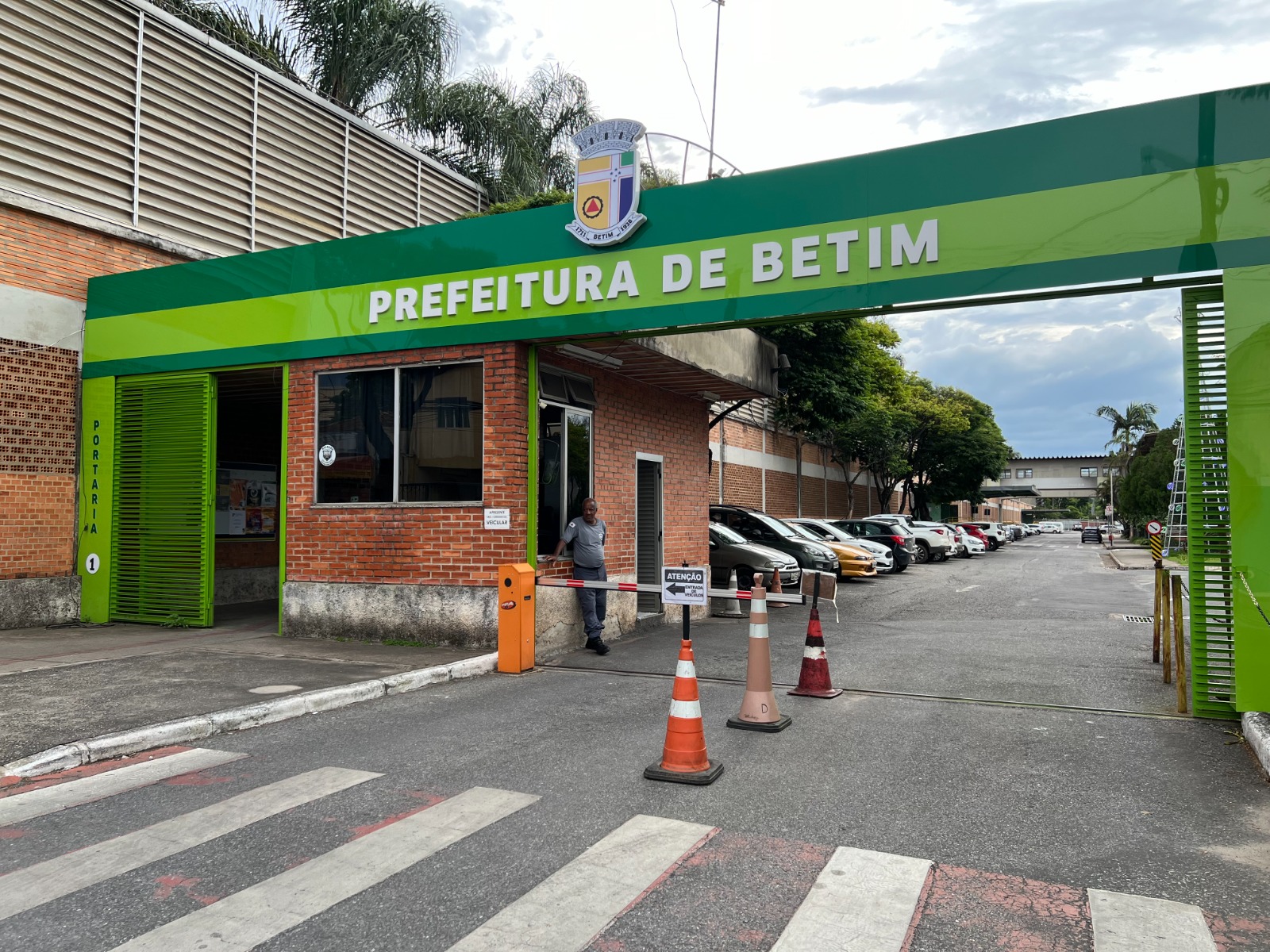 Prefeitura concede reajuste de 4,62% aos servidores de Betim | O Tempo ...